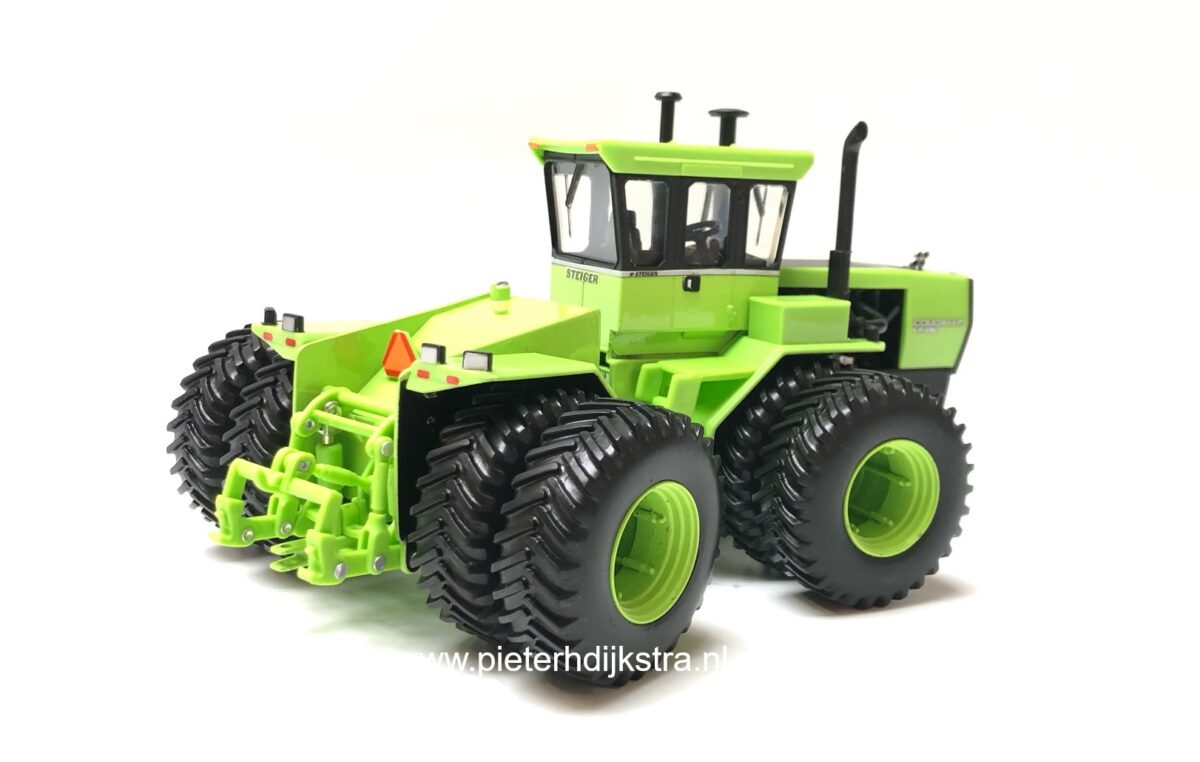 Steiger Cougar IV kniktrekker van Ertl 1:32 - Pieter H. Dijkstra